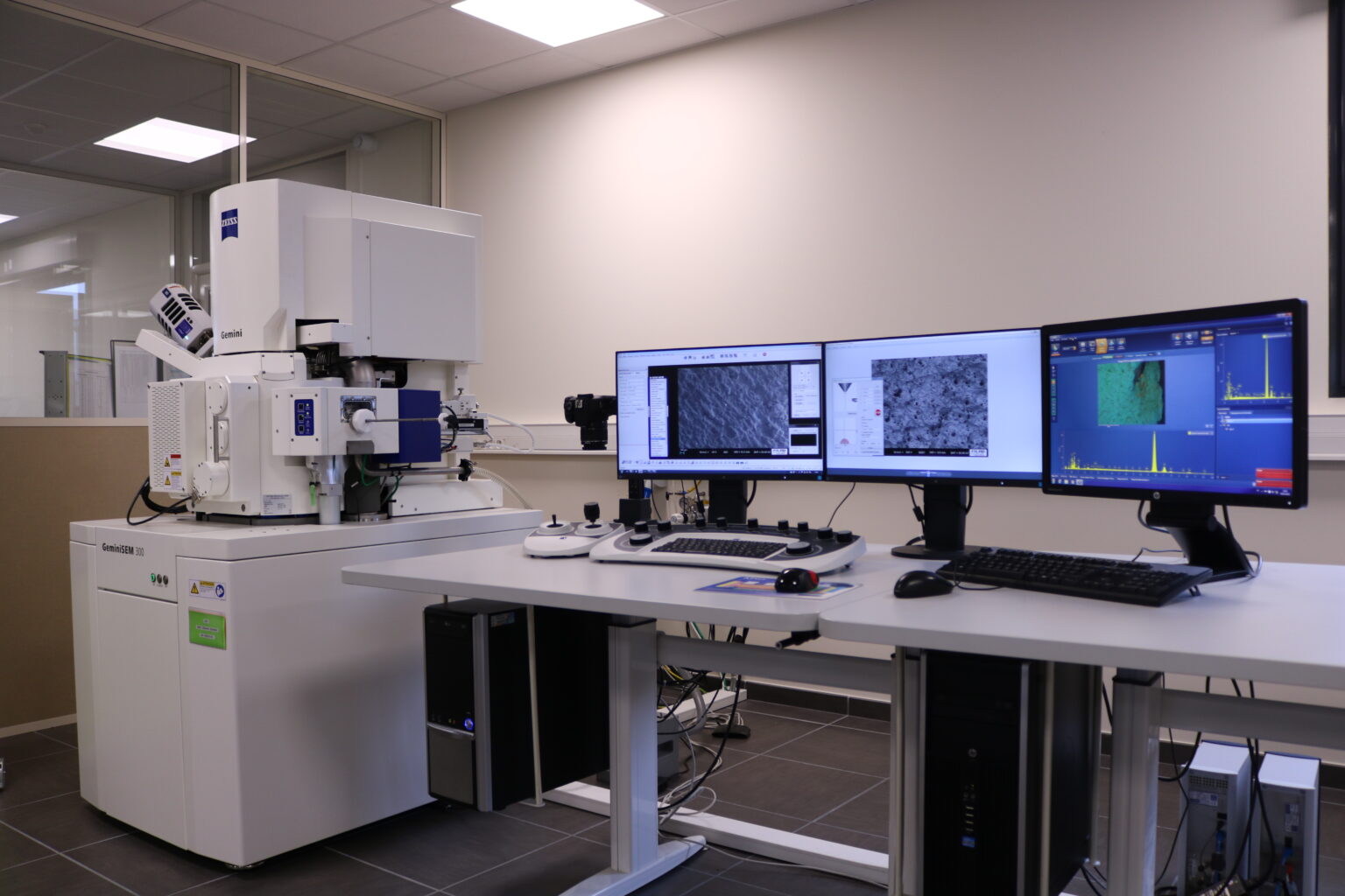 Laboratoire d'analyse par MEB-FIB